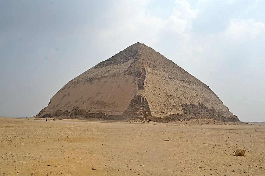How were the pyramids built by the ancient Egyptians?